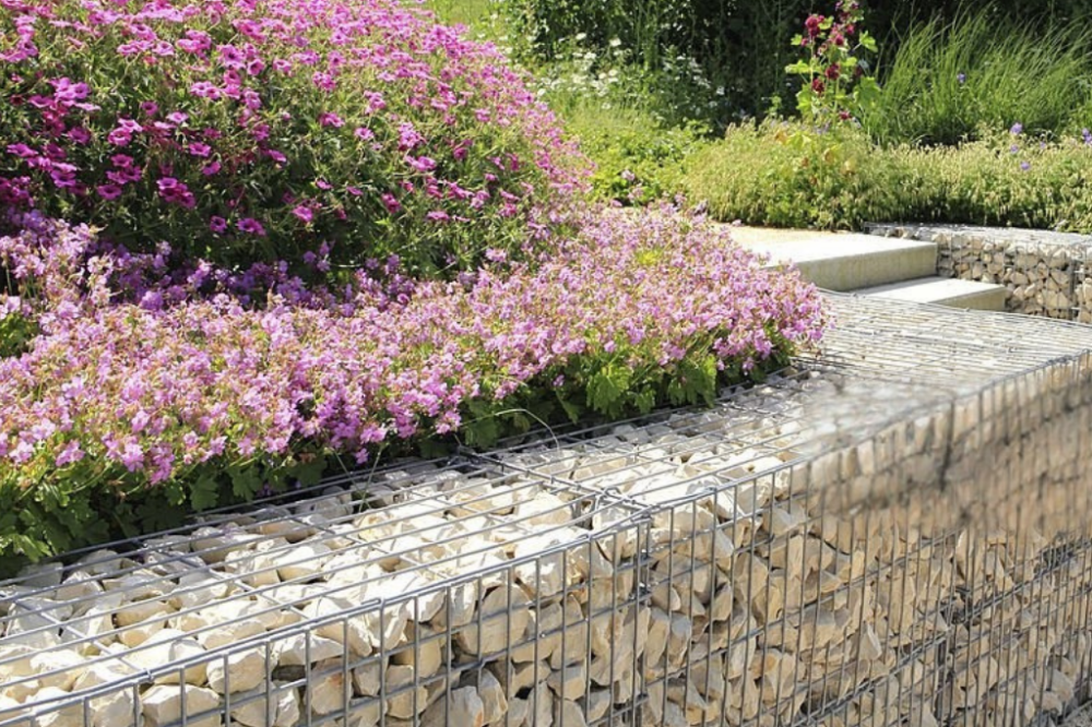 Remplissage des gabions - Au pays du jardin